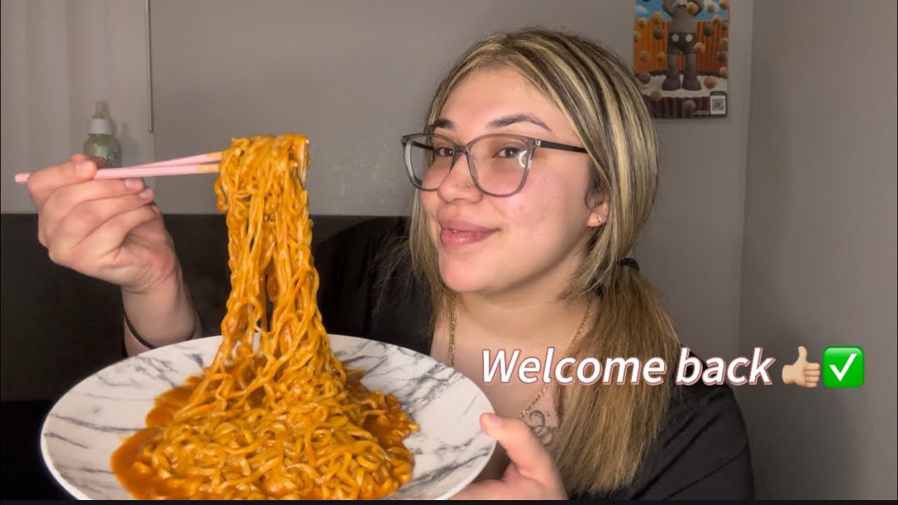 SPICY NOODLE 🍜!!!!!!! #asmr #spicynoodlemukbang #spicynoodles - YouTube