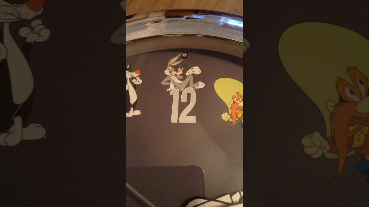 LOONEY TUNES TALKING WALL CLOCK - YouTube