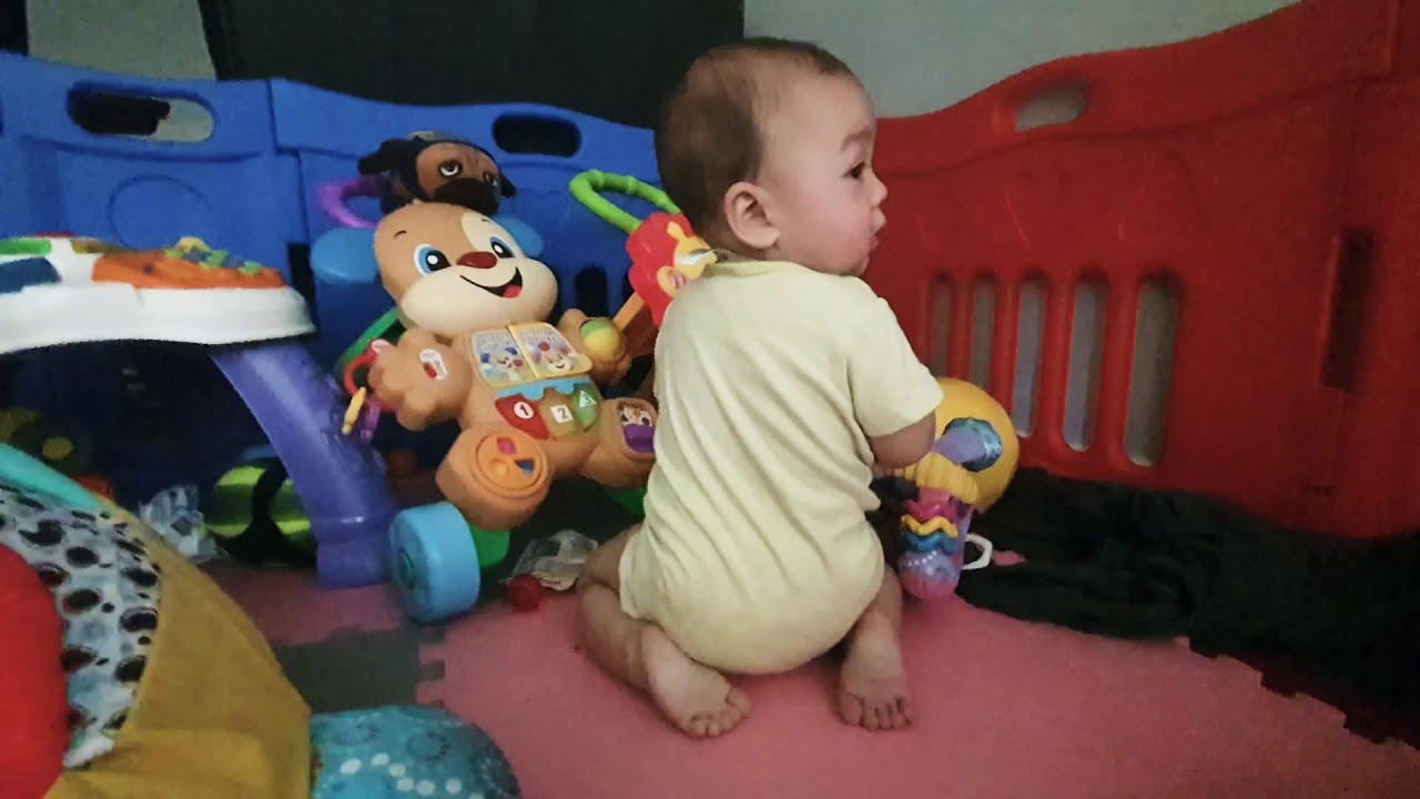 9 Month Old Baby Can Kneel (for a long time) | 9개월 아기 무릎 꿇고 앉을줄도 알아요 ...