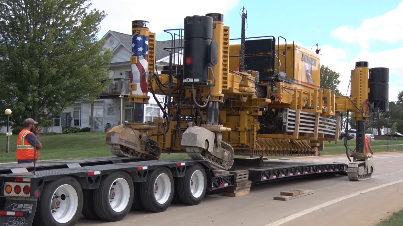 GOMACO GP3 Slipform Paver; Loading onto trailer; Cedar Rapids, Iowa ...