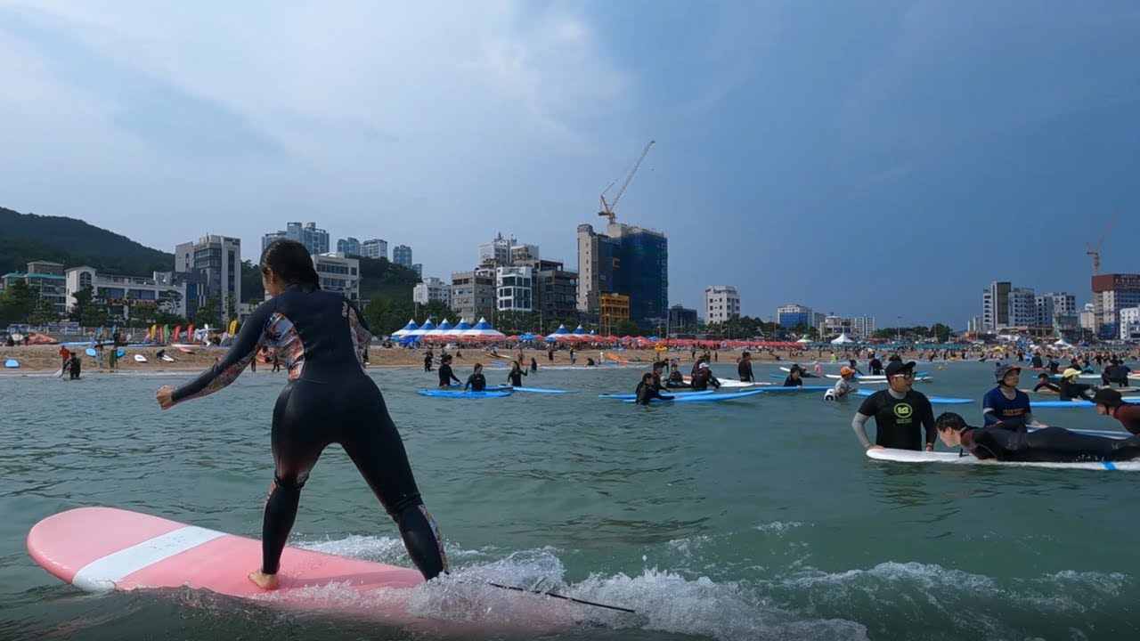 4K 송정 해수욕장 서핑, 핫썸머, Songjeong Beach Surfing in Busan South Korea - YouTube
