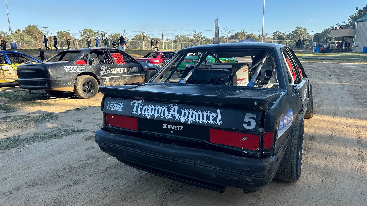 Speedway Showdown: VL Commodore vs. Ford FG Barra Head-to-Head - YouTube