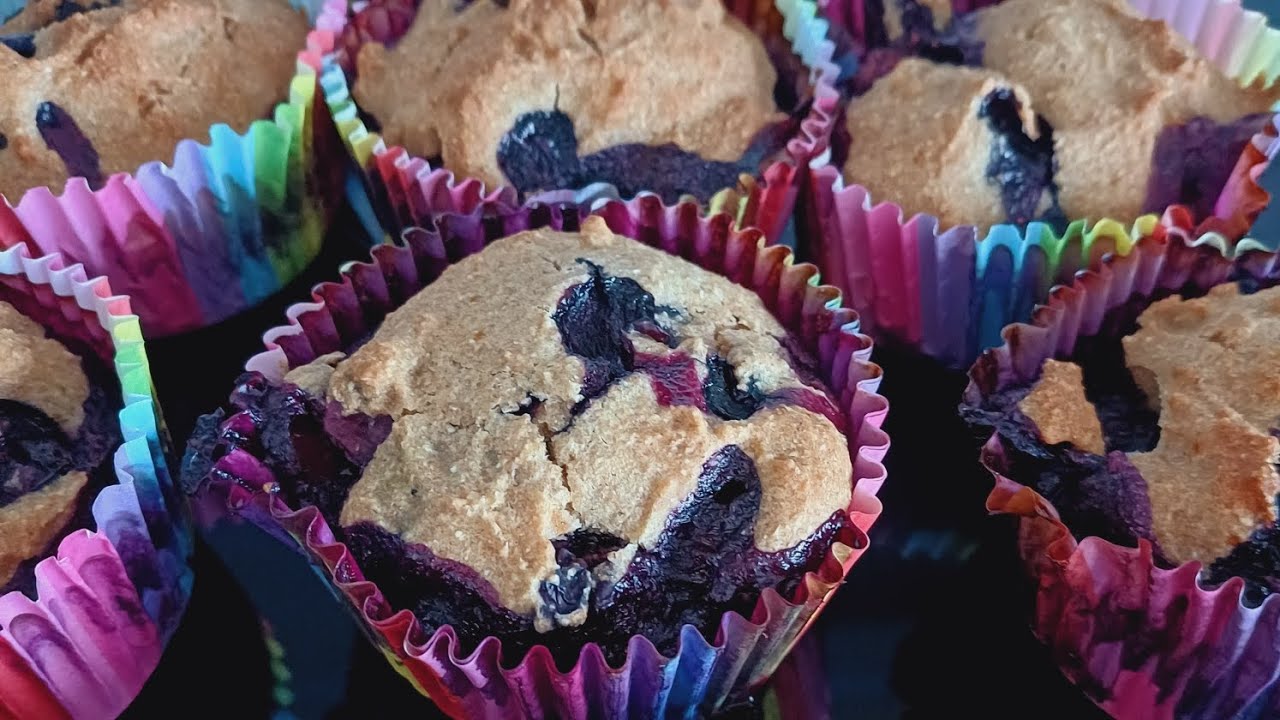Beeren Galaxy Muffins (vegan) - YouTube