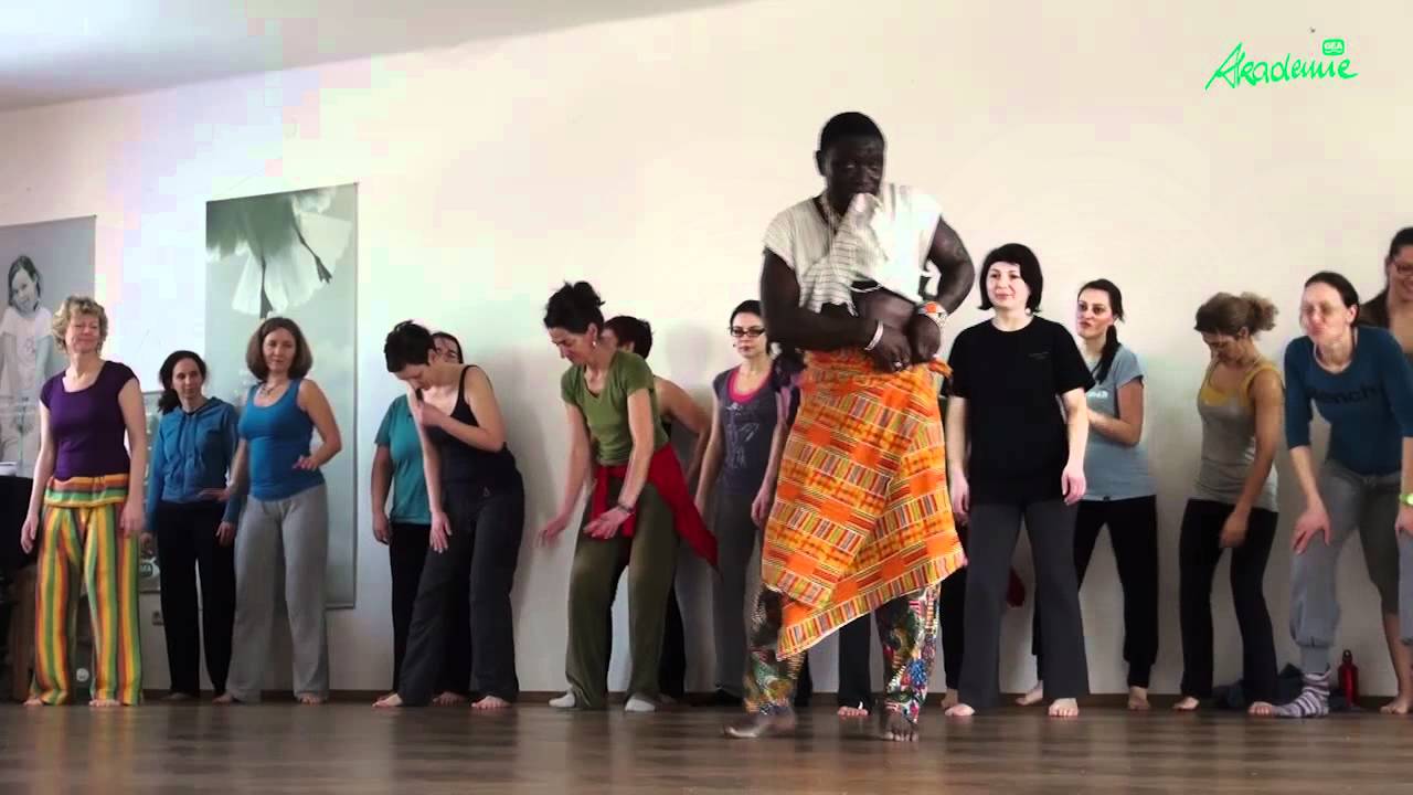 Afrikanischer Tanzkurs mit Aliou Dieme - YouTube