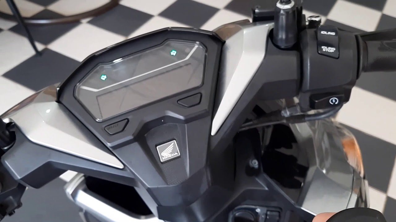 In italiano Honda Click 150cc - YouTube