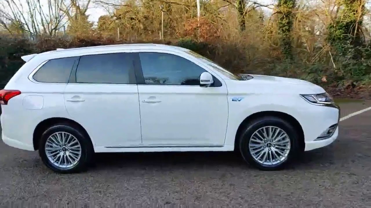 Mitsubishi Outlander PHEV Frost White 4h - YouTube