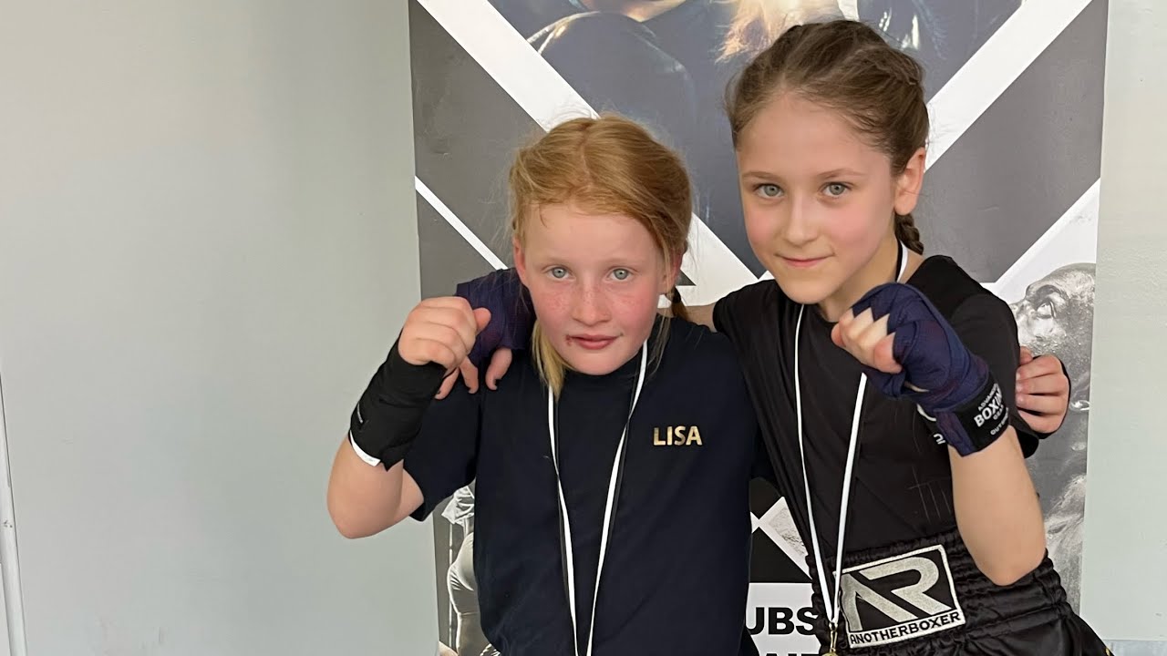 Fight kick-boxing Sofia vs Lisa - YouTube