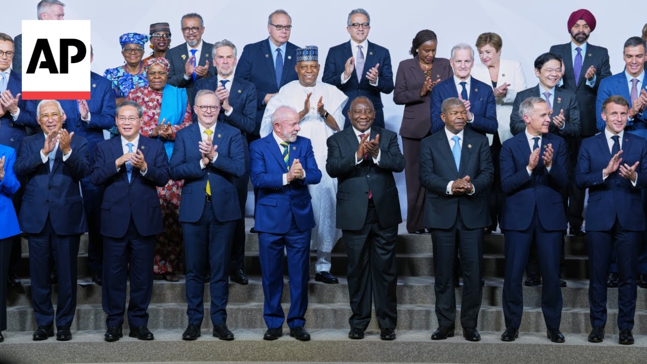 G20 leaders pose for a photo at the summit in South Africa - YouTube