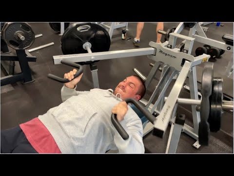 Getting Stronger (chest) - Cut Day 23 - YouTube