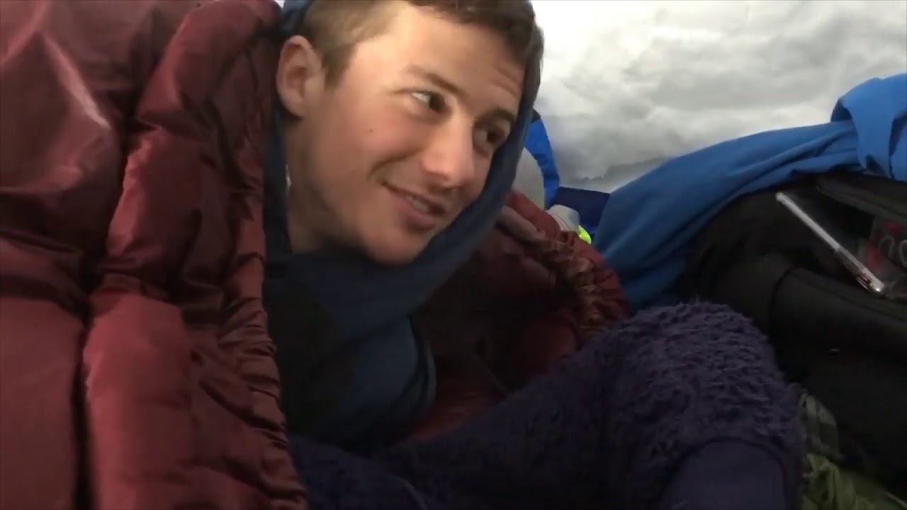 HOW TO BUILD AN IGLOO | THE FROG WAY | Ep. 1 - YouTube