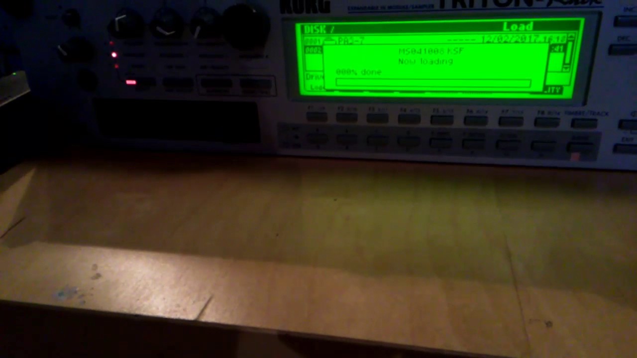 Internal Zip Drive in the Korg Triton Rack Load KSC - YouTube