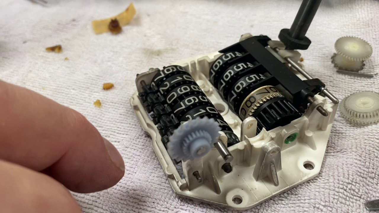 PORSCHE 944. 1986 Repairing my speedometer/odometer Gear. - YouTube