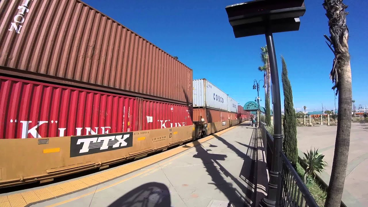 Union Pacific intermodal with SD70AH - YouTube