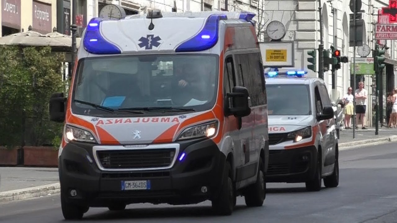 [Italy] Ambulanza + Automedica in sirena a Roma/ Ambulance and Doctor ...