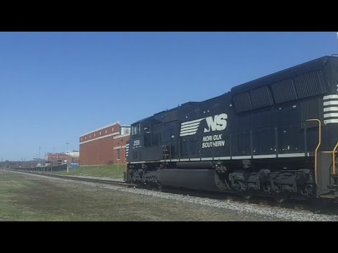 NS 2591- SD70M Pulls a Freight, Davenport, IA - YouTube