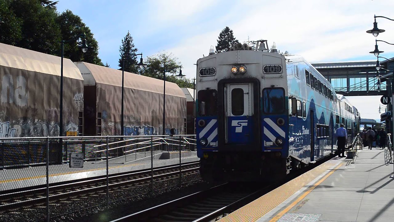 Sound Transit : Everett Bound 2-Car Sounder Train Of BiLevels With EMD ...