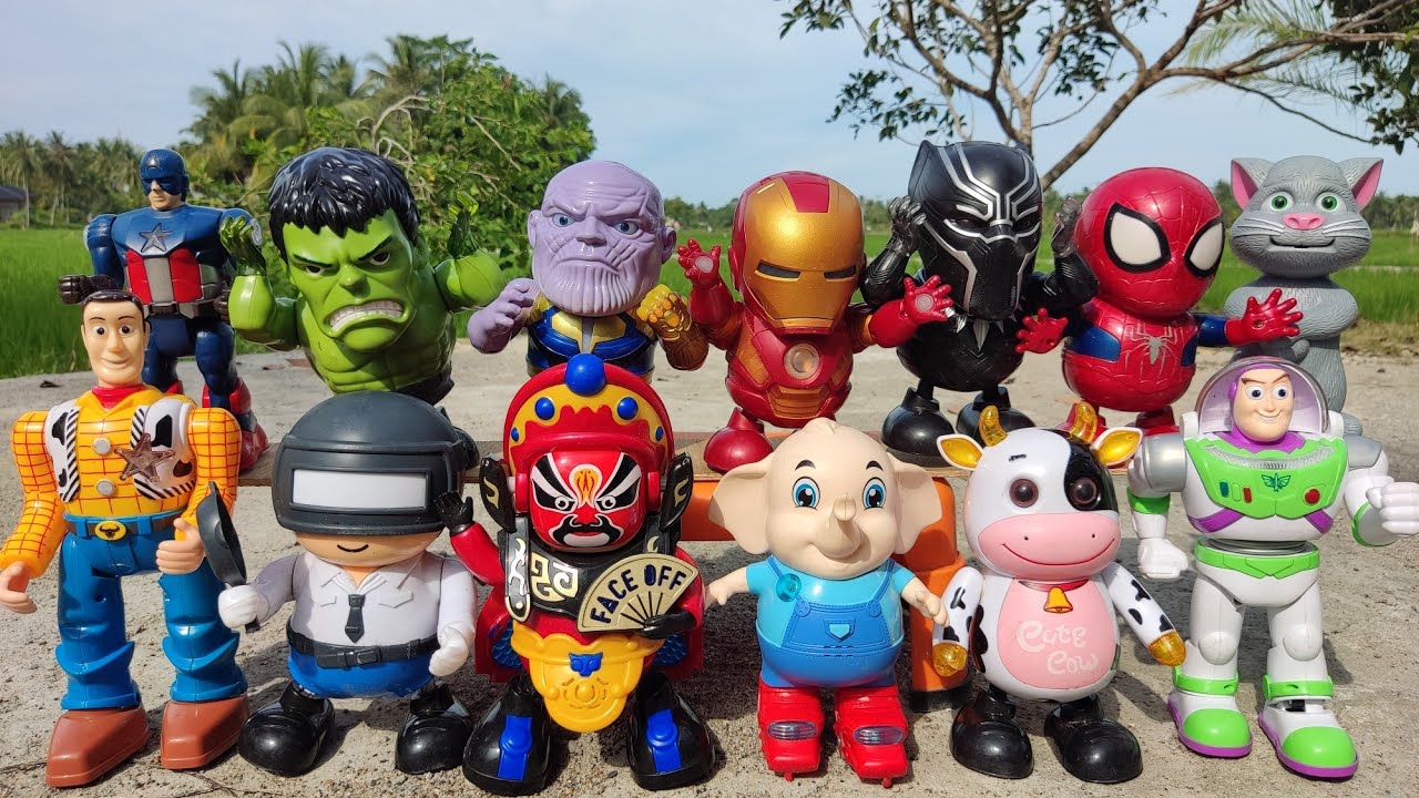 Wow di pantai ada Robot joget, robot dance, robot goyang, robot captain ...