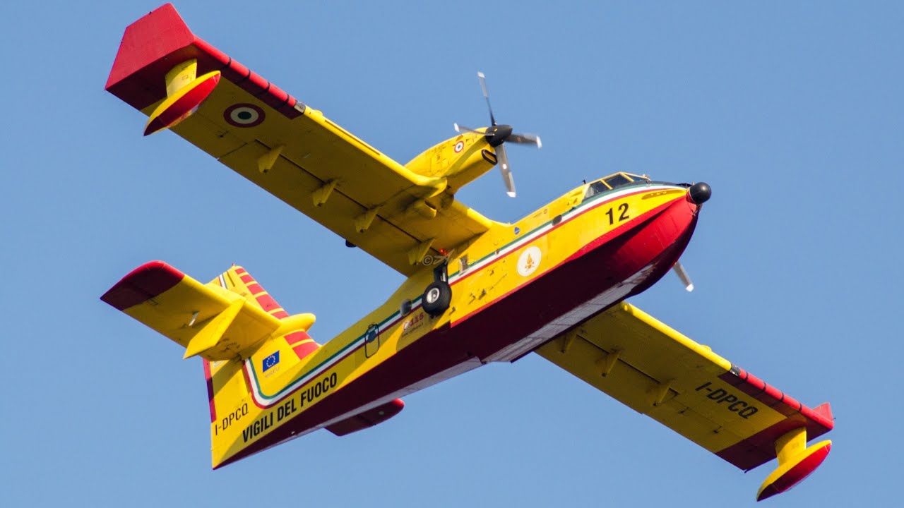 2x Canadair CL-415 SuperScooper + 2x Fire Helicopter - YouTube