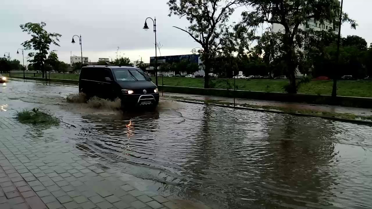 Splai Bahlui inundat, Iași - YouTube