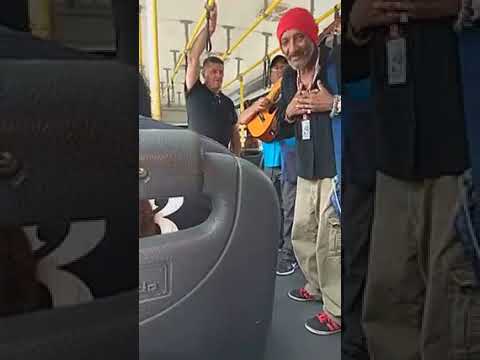 Impresionante como canta este hombre.!!