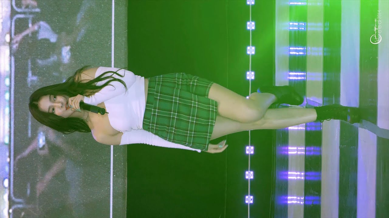 190720 모모랜드 MOMOLAND 낸시 BBoom BBoom 뿜뿜 @ 김천포텐나이트 김천실내체육관 4K 60P 직캠 - YouTube