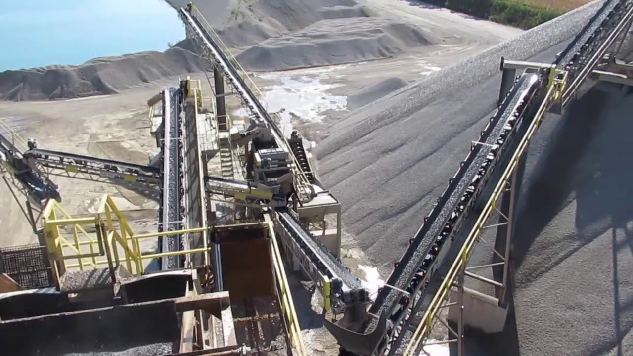 Wash screen at Super Aggregates Marengo plant - YouTube