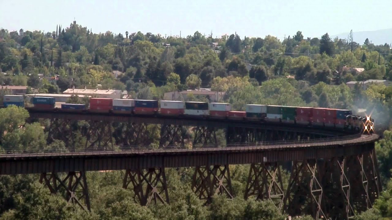 UP 4389 North at Redding Trestle (in HD) - YouTube