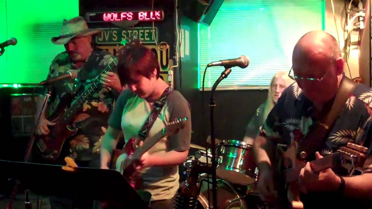 Rachel Hall performs her own song, C7 - YouTube