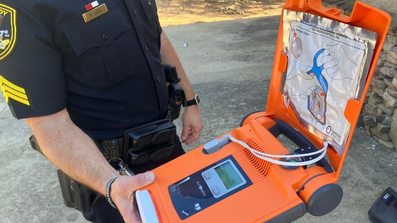 Dunwoody installs defibrillator stations at city parks - YouTube