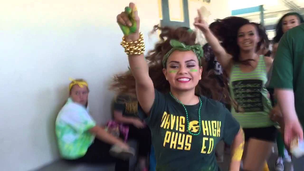 Fall Homecoming Flash mob Grace Davis High 2015 - YouTube