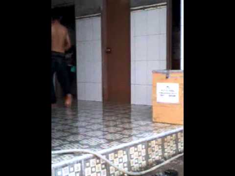 Di kerjain di kamar mandi