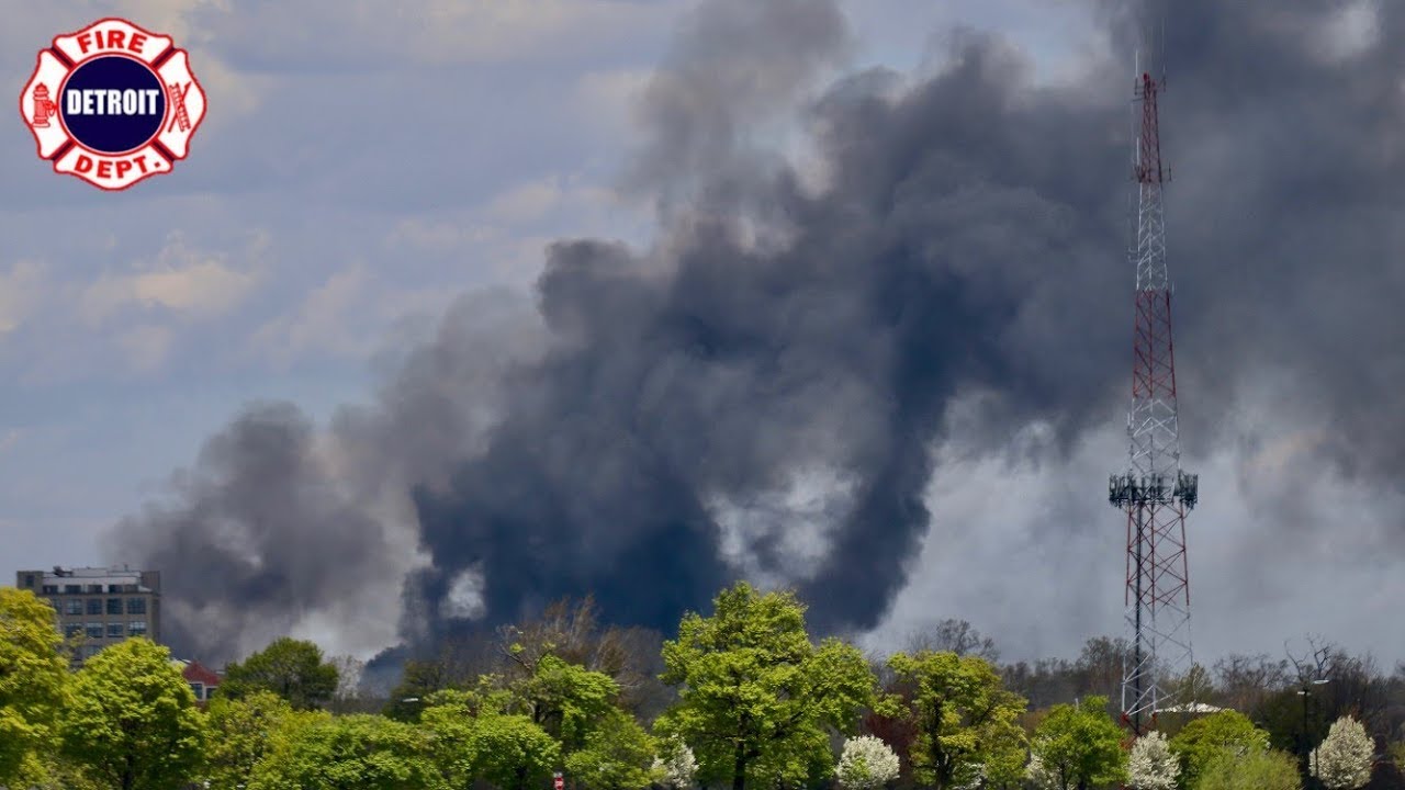 4th Alarm Commercial Fire On Beaufait St Detorit Fire On Scene + Radio ...