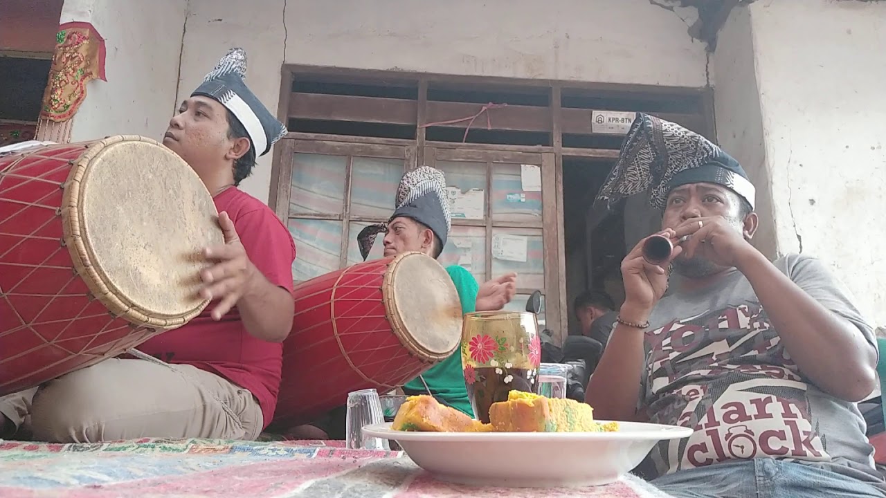 Gendang adat Bugis/makassar - YouTube