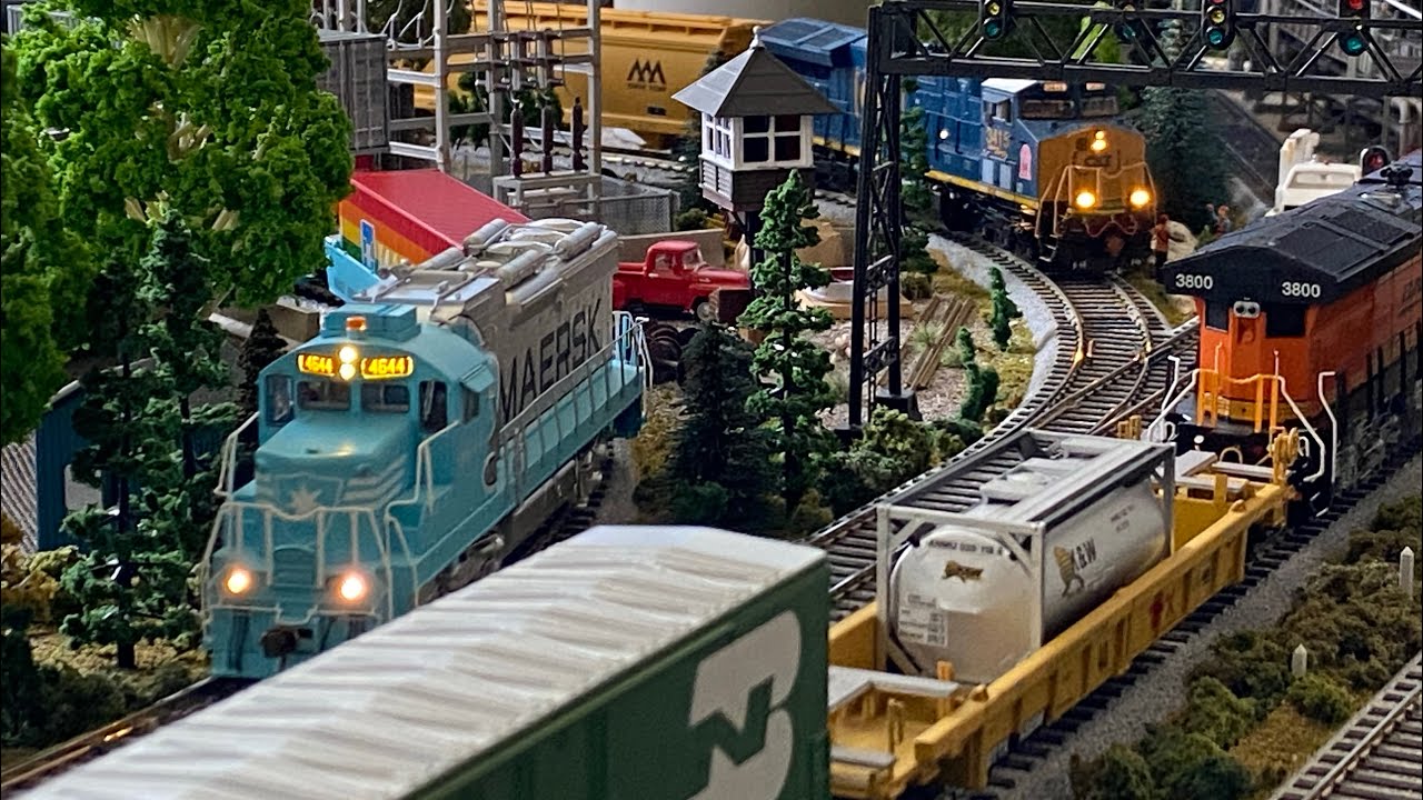 Quick Test YouTube Live Shorts Format - HO Scale Model Trains - YouTube