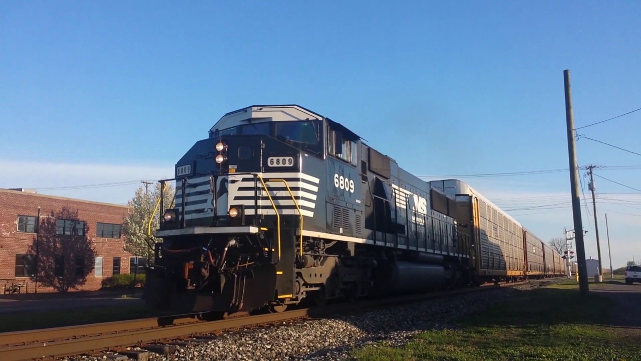 NS 13Q w/NS (Penn Central Heritage Unit) #1073 Solo - YouTube