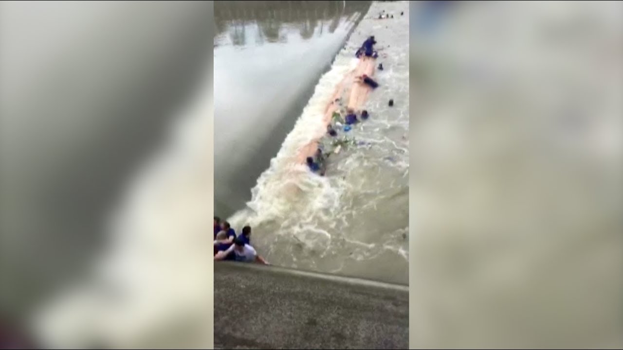17 Dead after 2 Dragon Boats Overturn - YouTube