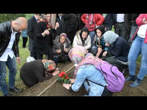 Merhumun eşi hayat arkadaşına mezarı başında yaşanacak çok şey vardı dedi156
