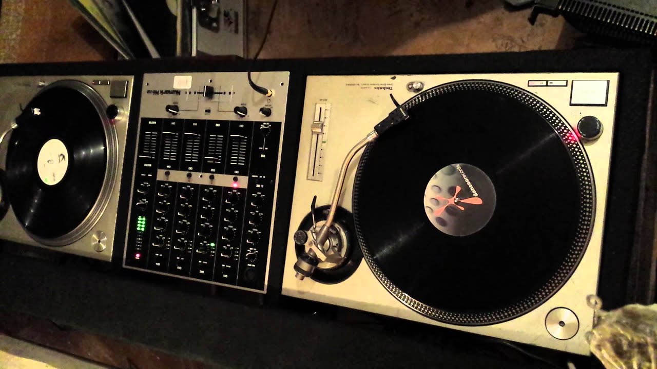 Dj proyecto en tornamesas (Armando Ramirez) - YouTube