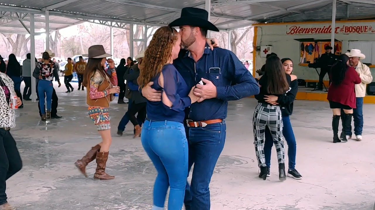 Gumer y N festejando el cumple de Gumaro - YouTube