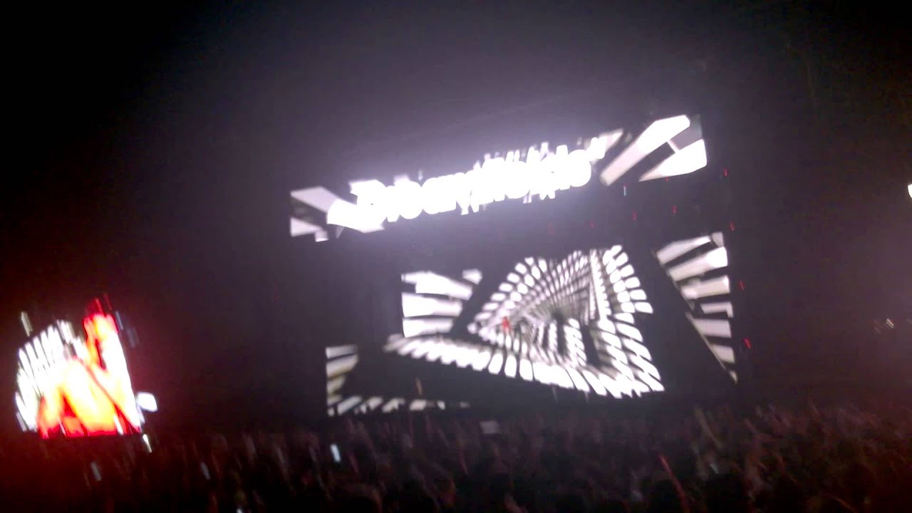 Creamfields BA 2015 bassjackers - YouTube