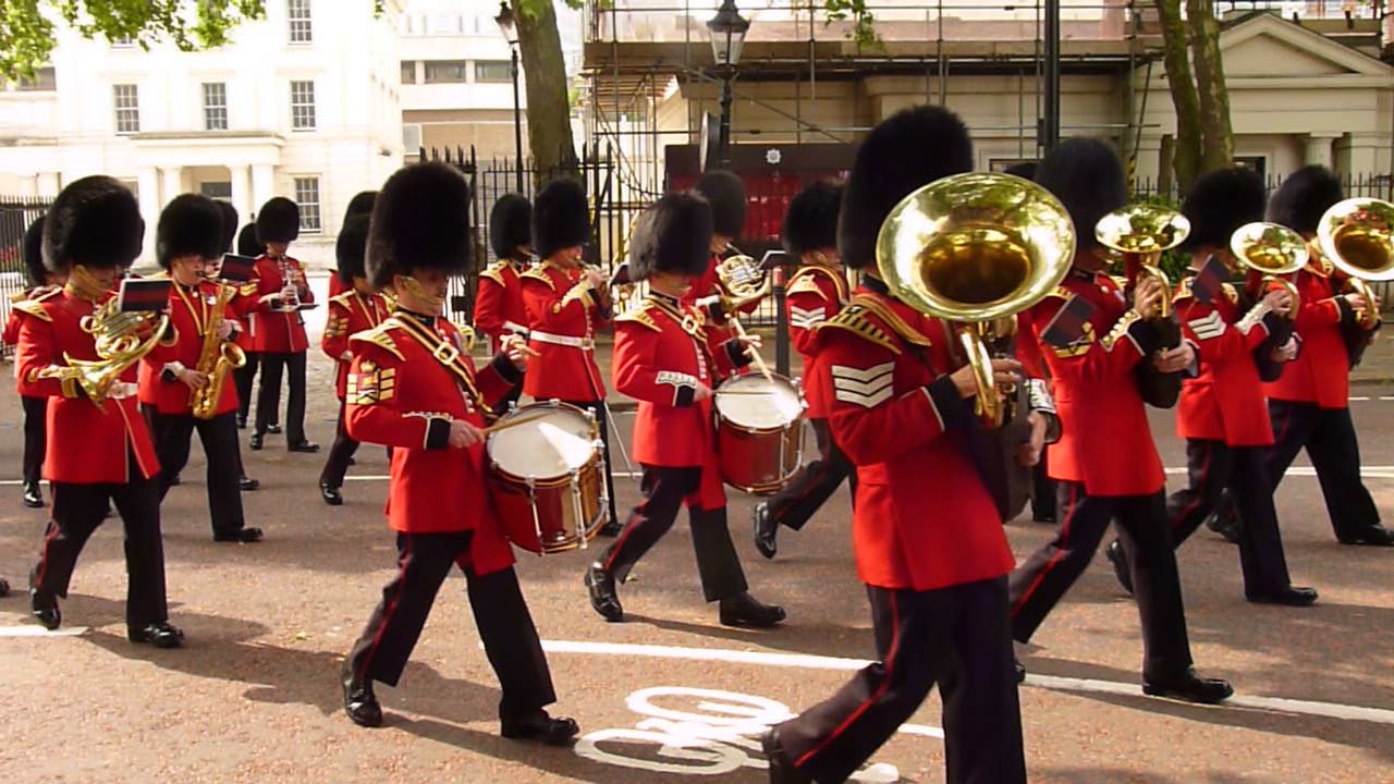 The Grenadier Guards leading The Band of the Welsh Guards - YouTube