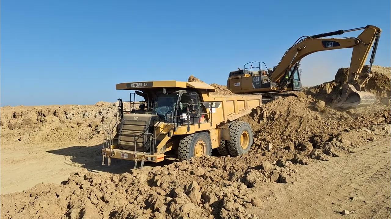 excavadora caterpillar 349 cargando dumper 773f y 775g caterpillar - YouTube