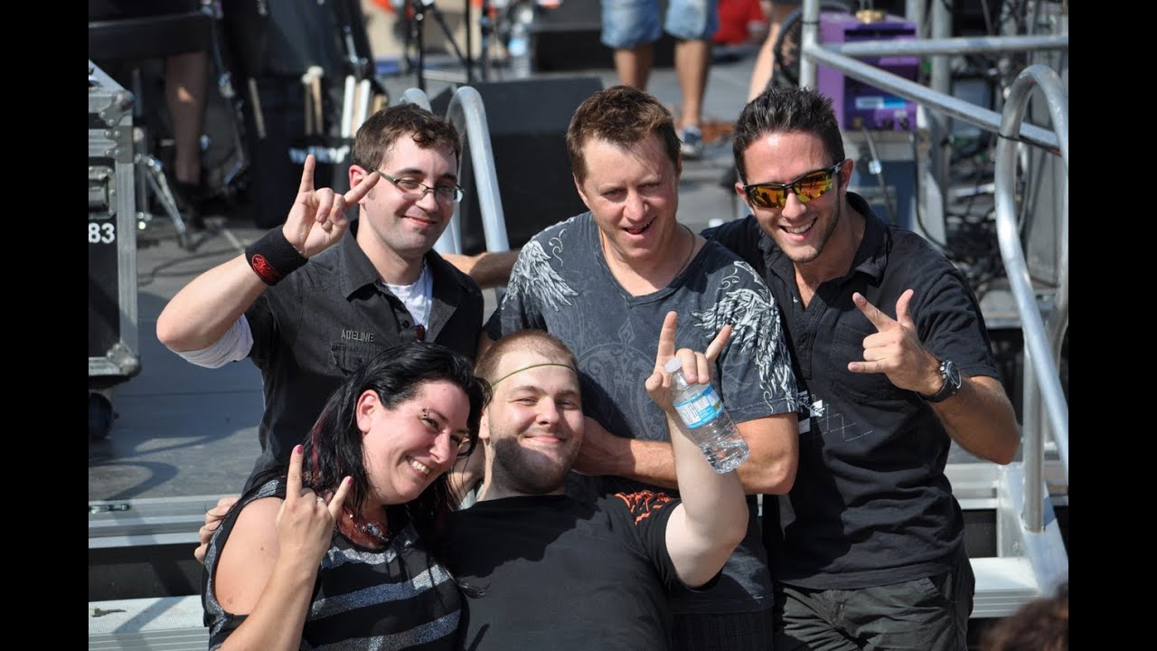 Resound - Live au Stade Olympique (Extrait court) - YouTube