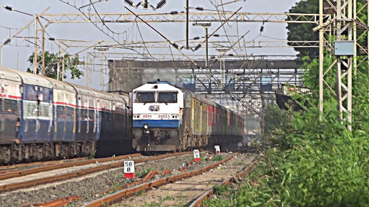 KYN WCAM-2P Pragati Superfast Express Crossing KJM WDP-4 ERS-LTT AC ...