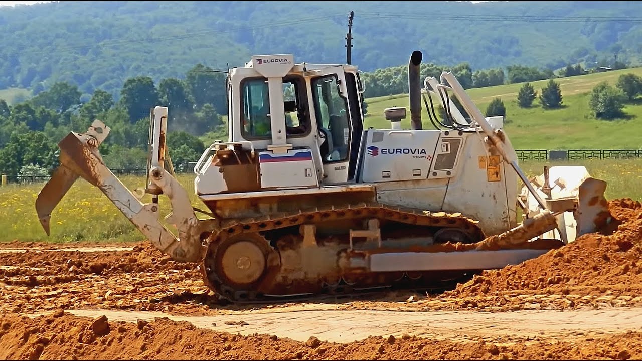 Dozer Komatsu D85 - YouTube