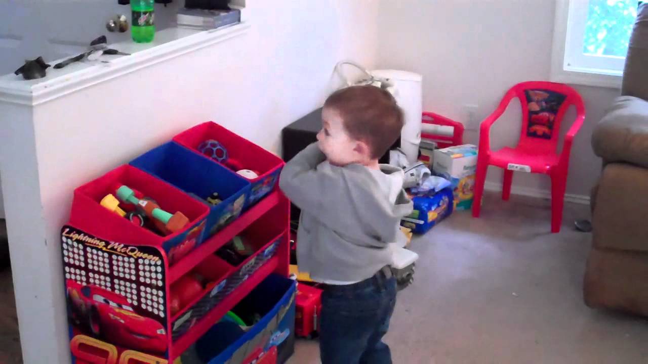 Gavin Duckart Trick Shot Toddler.mp4 - YouTube