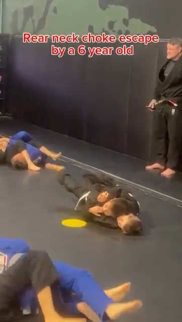Rear neck choke escape by a 6y old Carlitos - YouTube