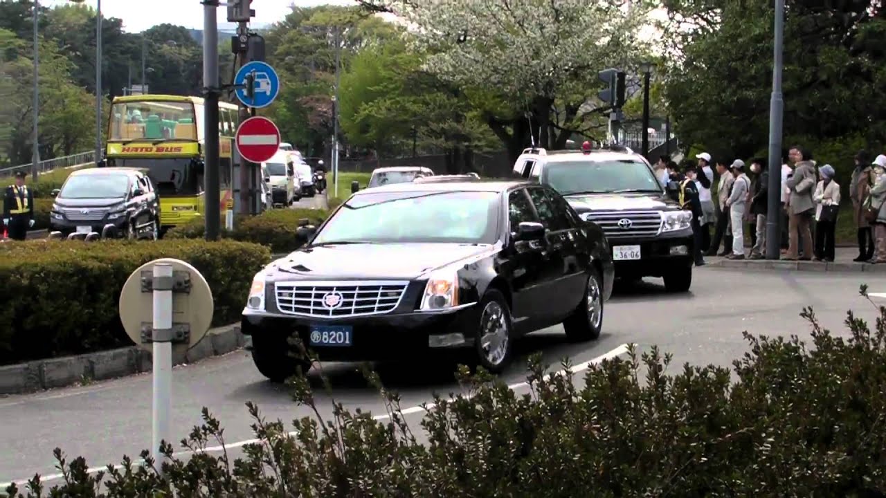 Secretary of State Clinton's motorcade approaching imperial palace ...