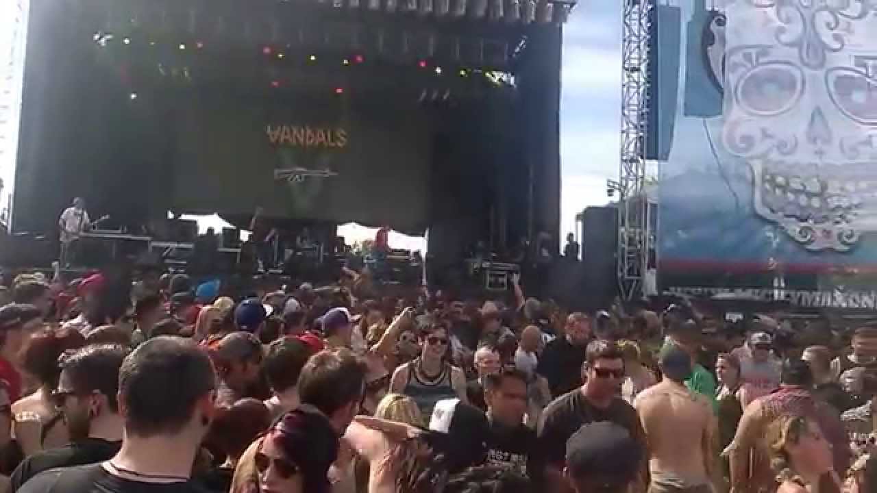 The vandals - The legend of Pat Brown @Tempe Az. - YouTube