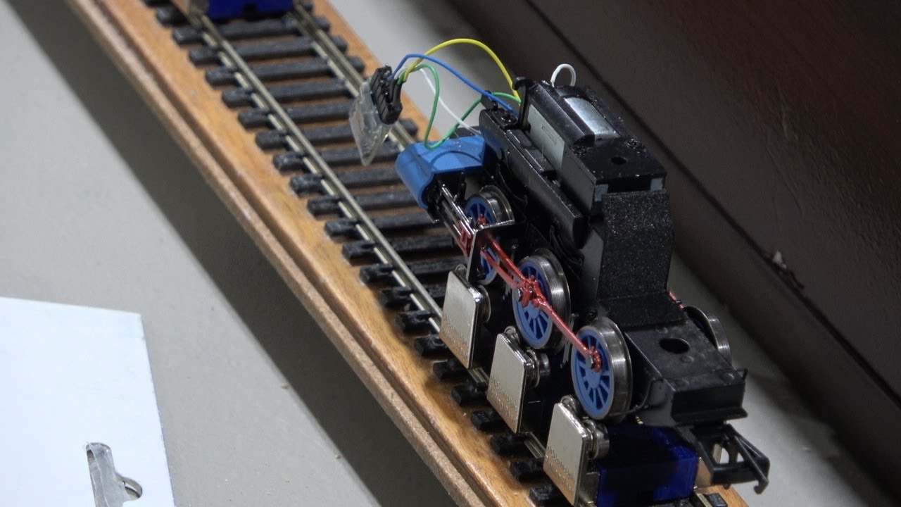 104. Fitting DCC Decoders in the Peckett B2's - YouTube